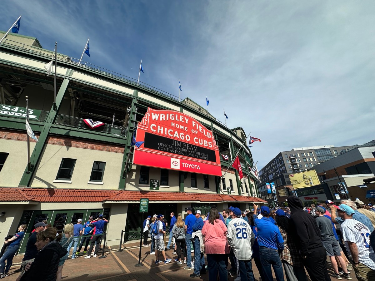 MLB Stadium Tour: Wrigley Field – Chicago Cubs – Small World Travel Blog